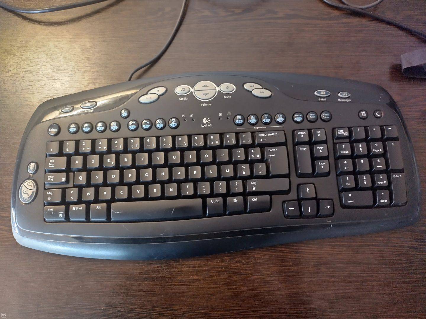 Donne - Keyboard AZERTY - weshare.mu