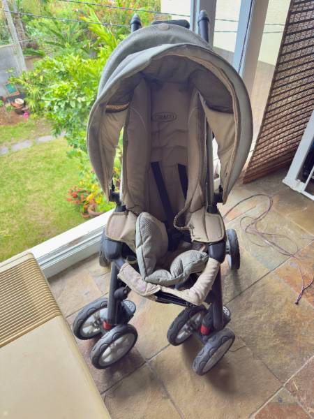 Baby stroller - weshare.mu